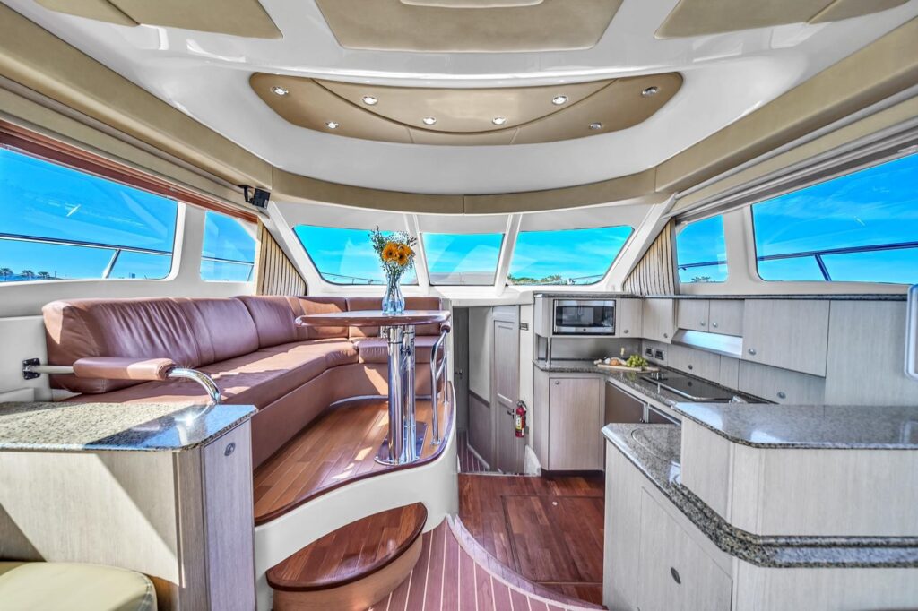 55’ Sea Ray Sundancer FLYBRIDGE | The Advantaged