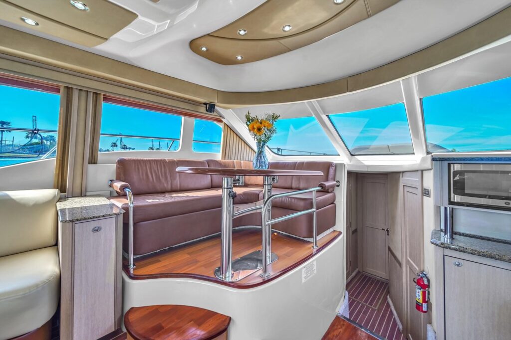 55’ Sea Ray Sundancer FLYBRIDGE | The Advantaged