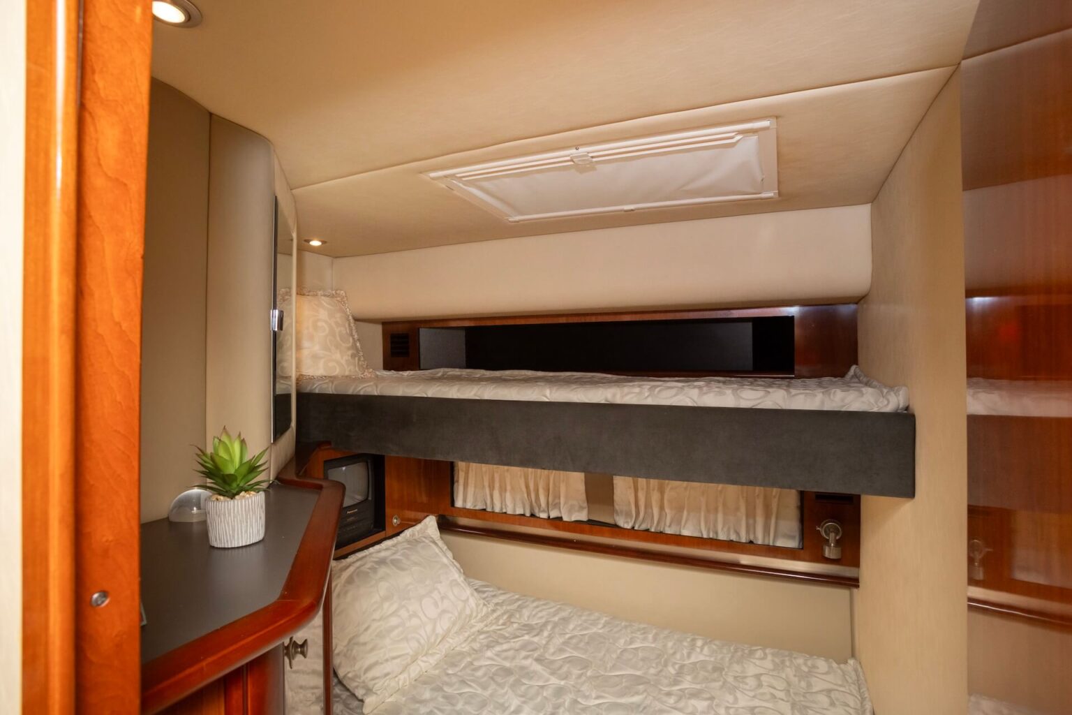54’ Sea Ray Sundancer Yacht for Sale in Miami, FL | The Advantaged