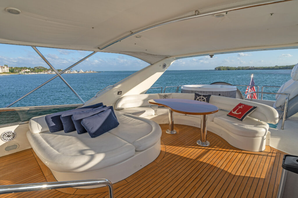90' Azimut Flybridge | The Advantaged