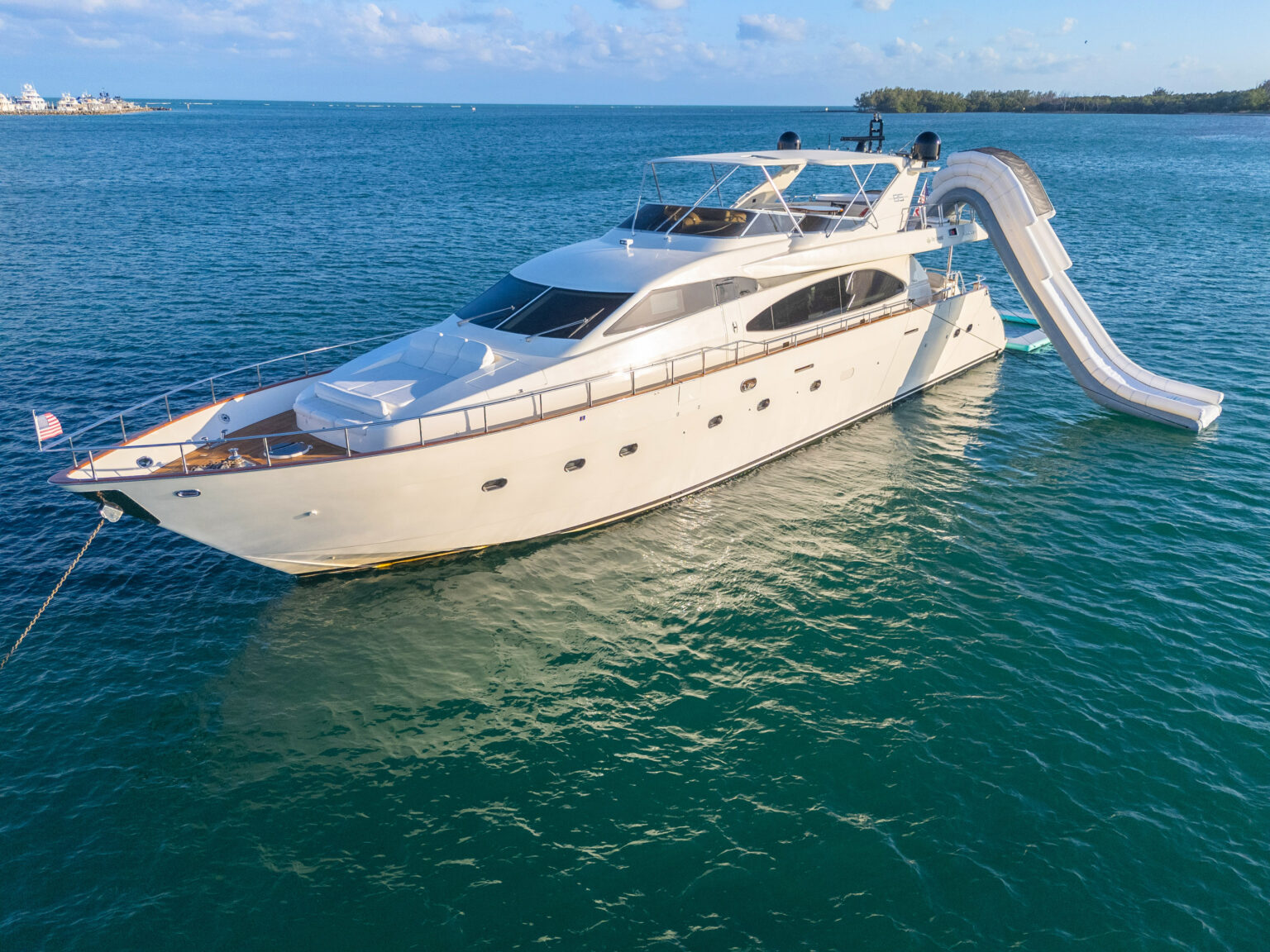 90' Azimut Flybridge | The Advantaged